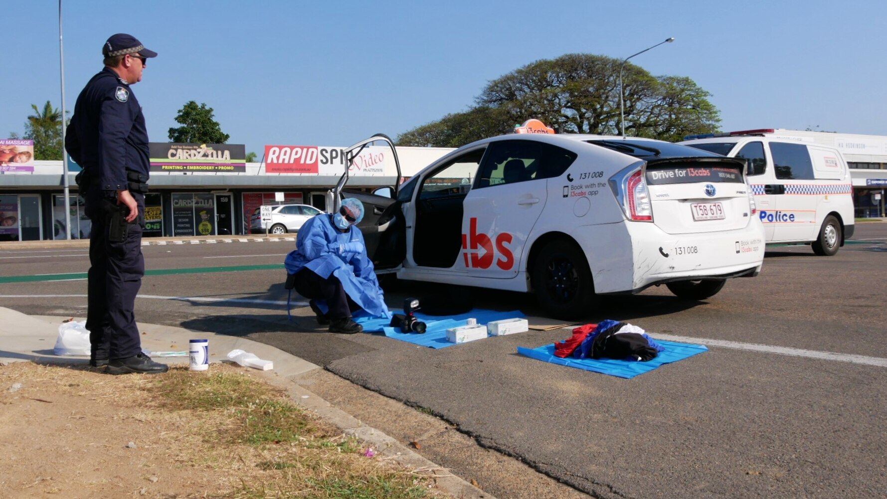 Taxi driver stabbed during attempted armed robbery in Townsville - ABC News
