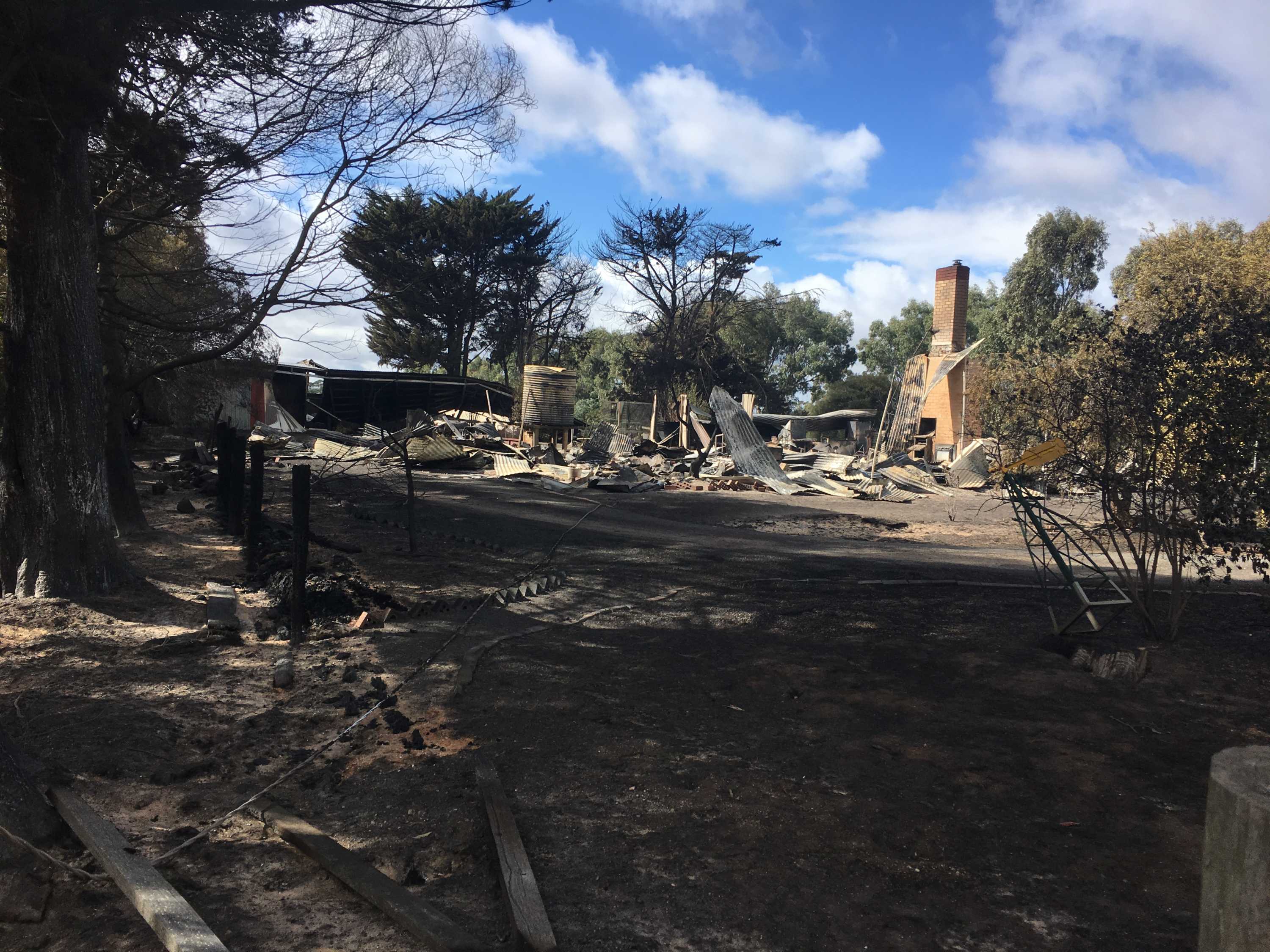 Central Victoria grassfires destroy three homes, fire authorities ...
