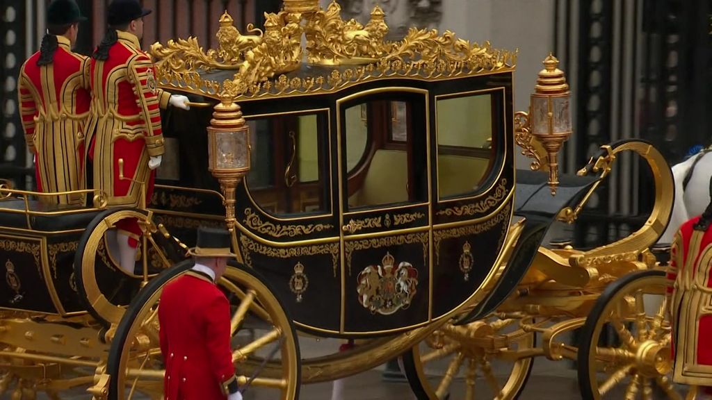 Australian-made carriage arrives at Buckingham Palace - ABC News