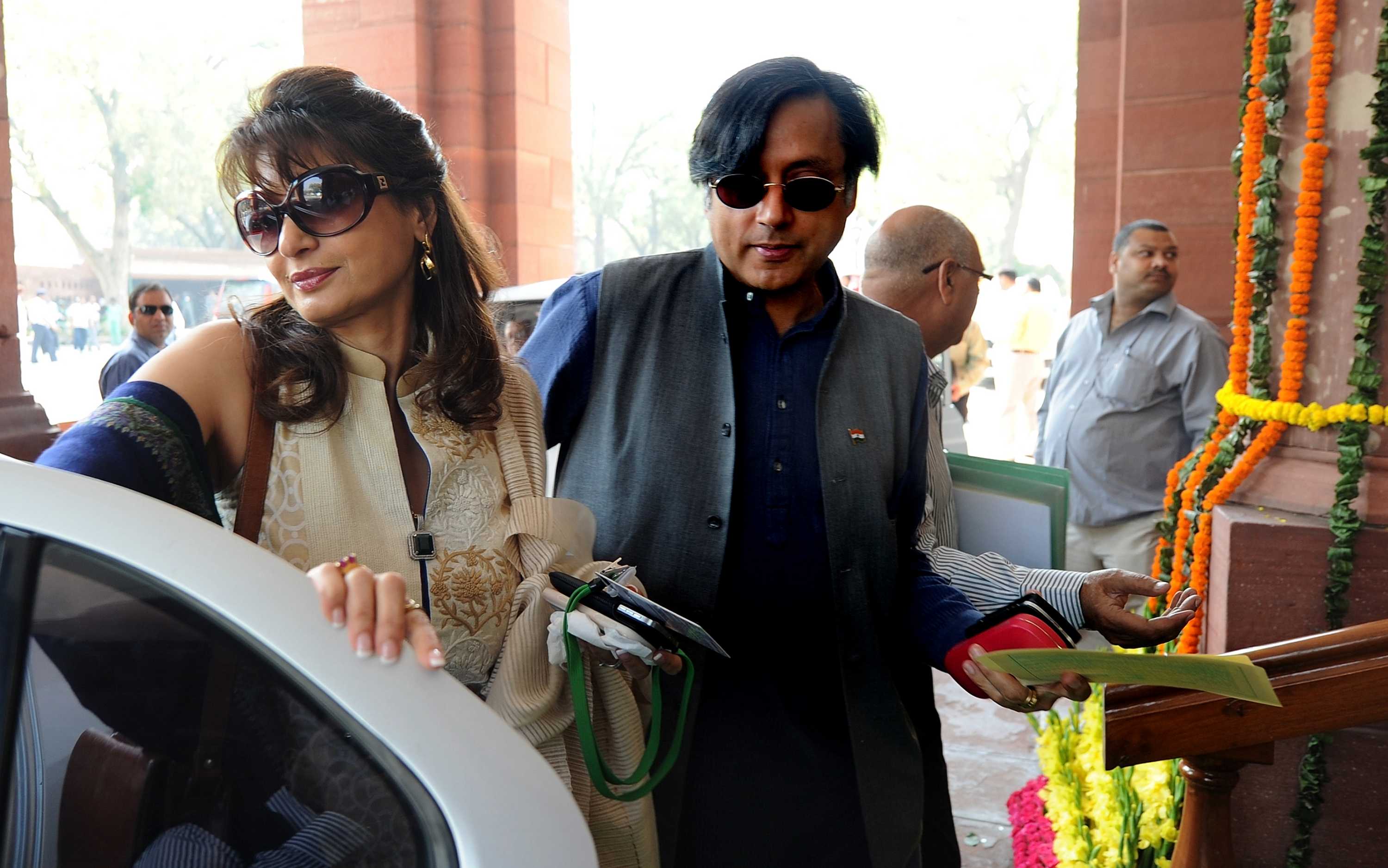 Indian minister Shashi Tharoor's wife suffered 'sudden and unnatural ...