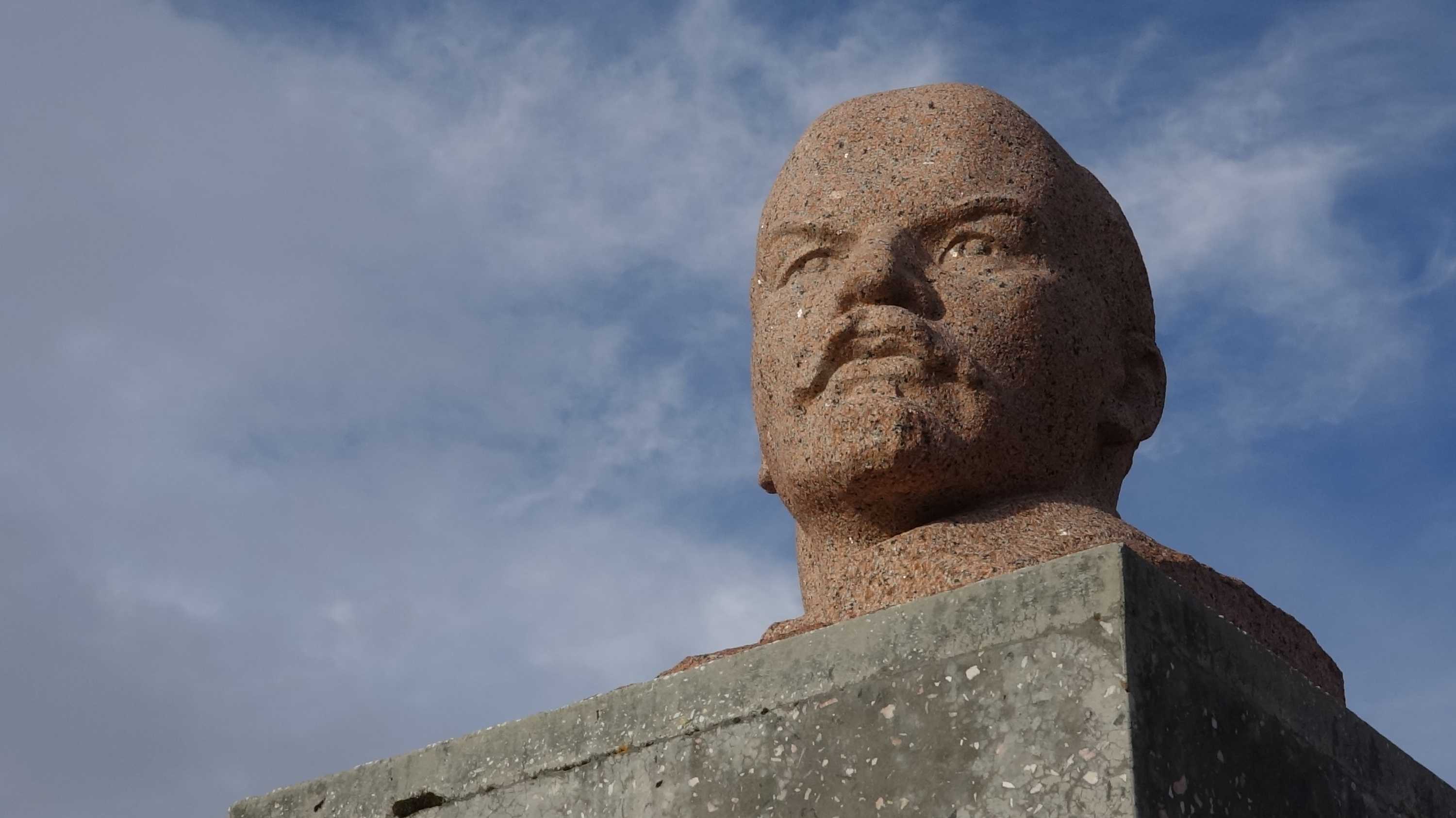 Sovietworld: Abandoned Arctic outpost reborn as retro tourist ...