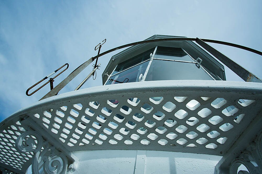 Lighthouse signal received: new guide was given a sign from the light ...