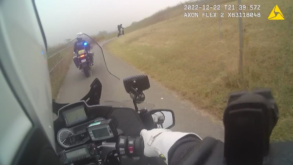 Police chase man speeding at 100km/h on e-scooter - ABC News