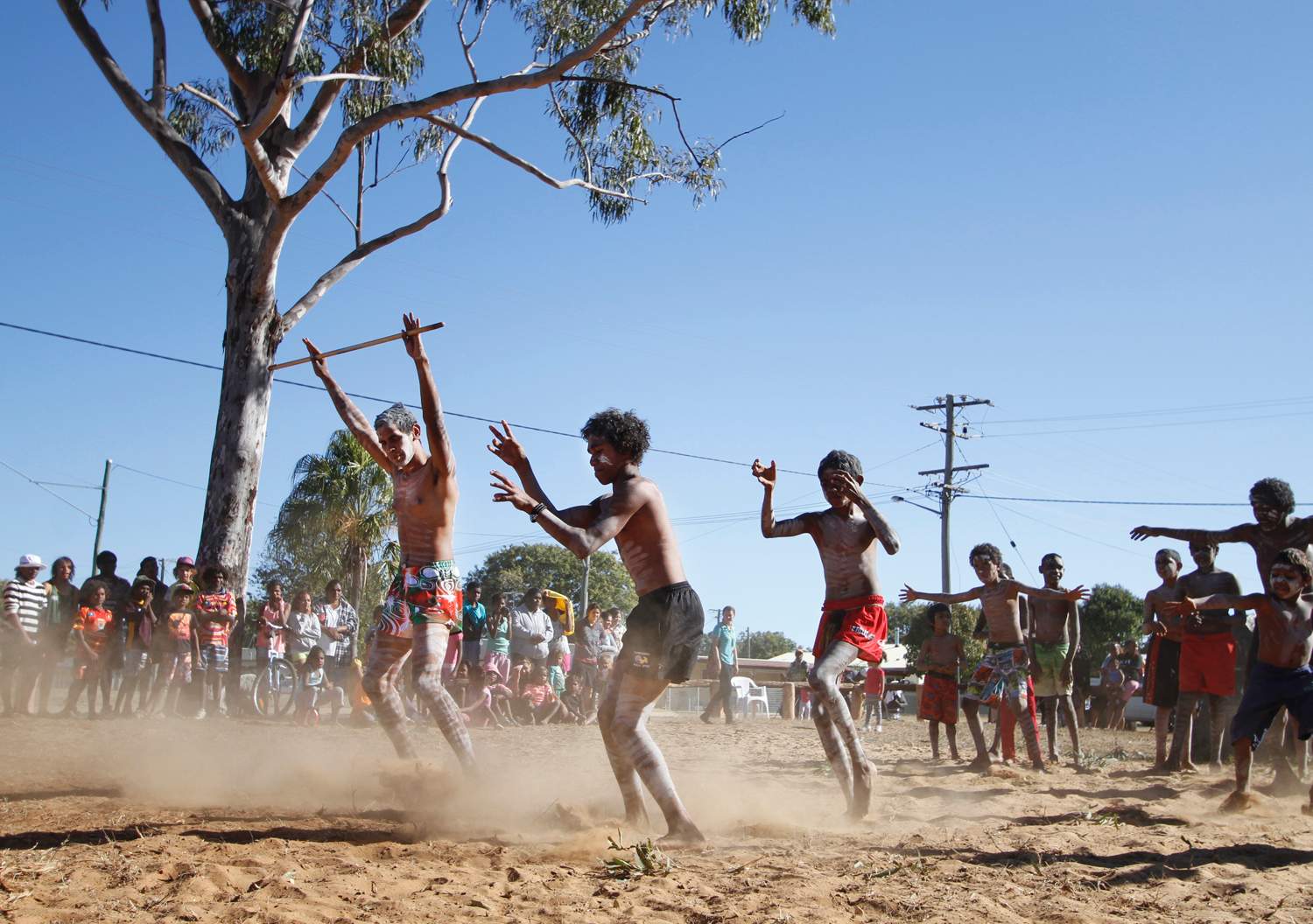 Indigenous youngsters walk 200 kilometres from Taroom to Woorabinda ...