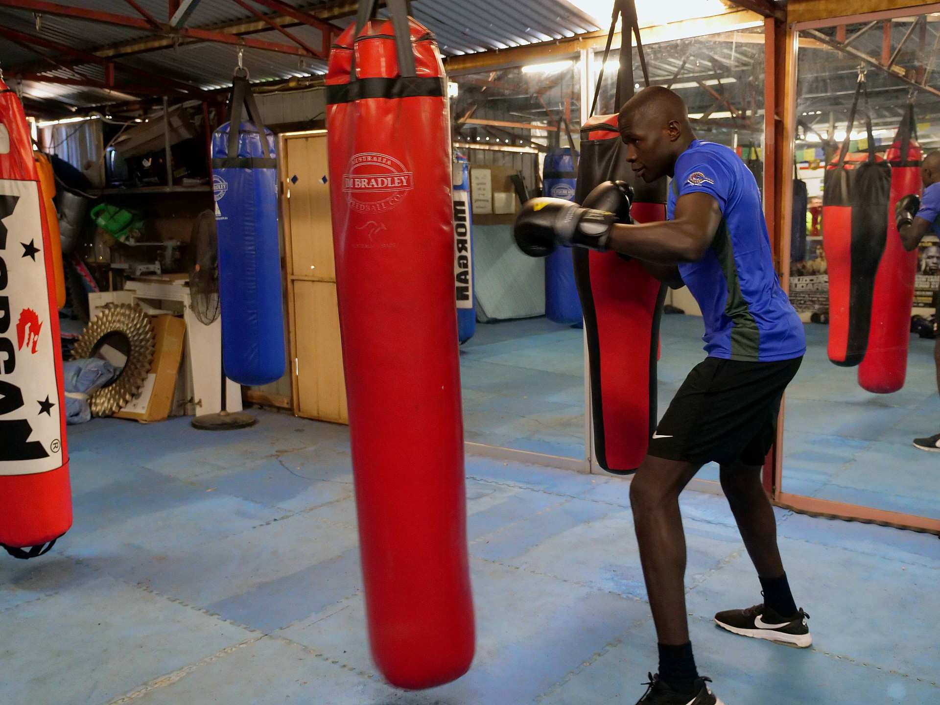 Regarn Simbwa fights for Australia - ABC News