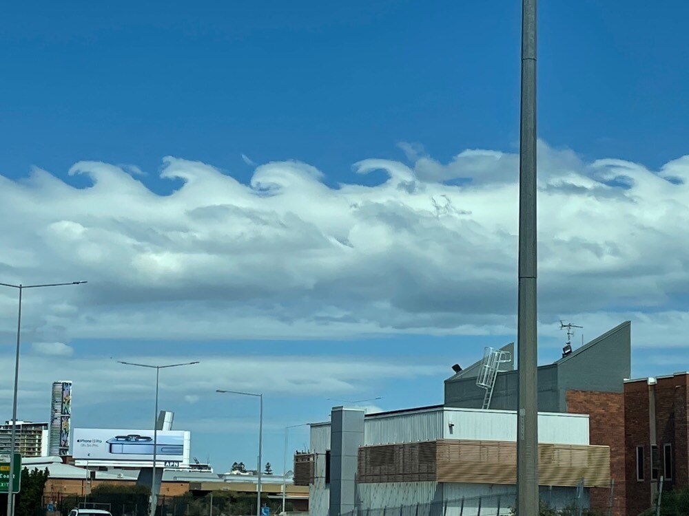 Did you see these rare wave-like clouds above Brisbane this morning ...