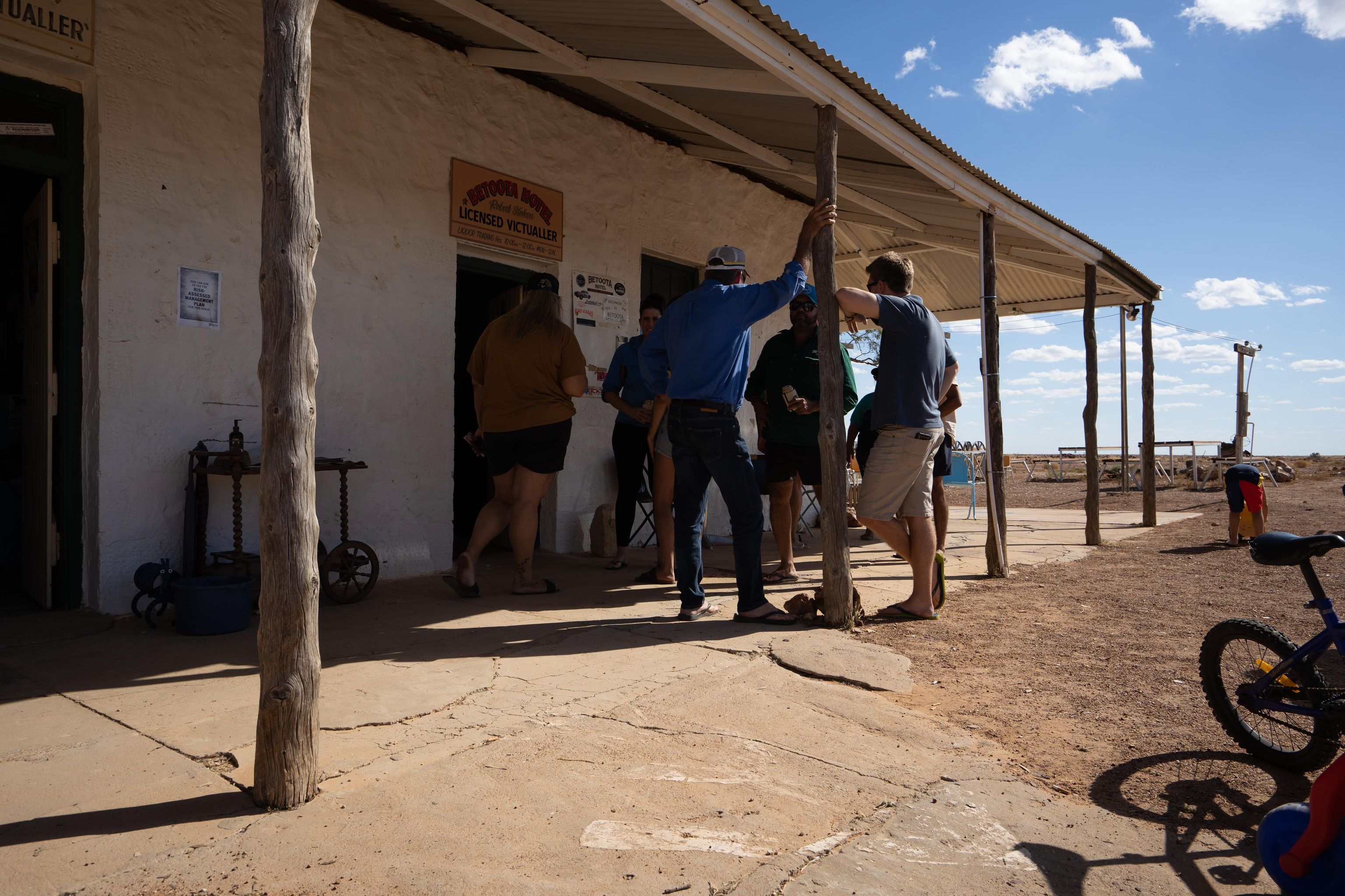 Ahead of the Birdsville races, Betoota pub throws open its doors again ...