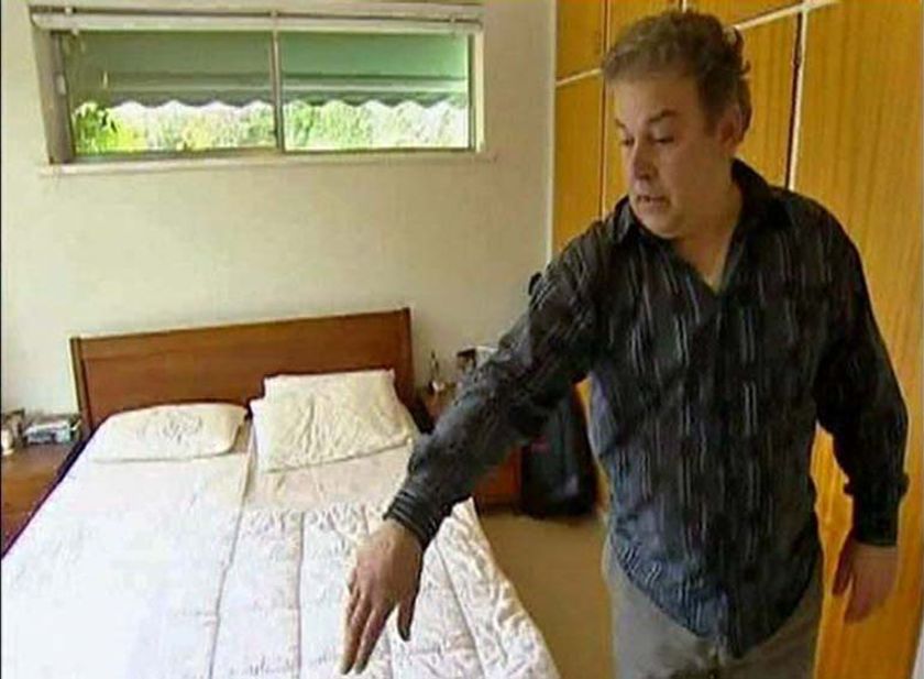 'Blood everywhere': angry roo lands on bed - ABC News