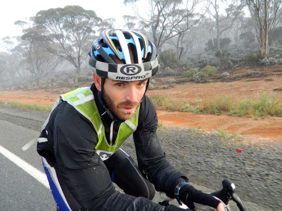 Dad cycles around Australia in record 37 days - ABC News