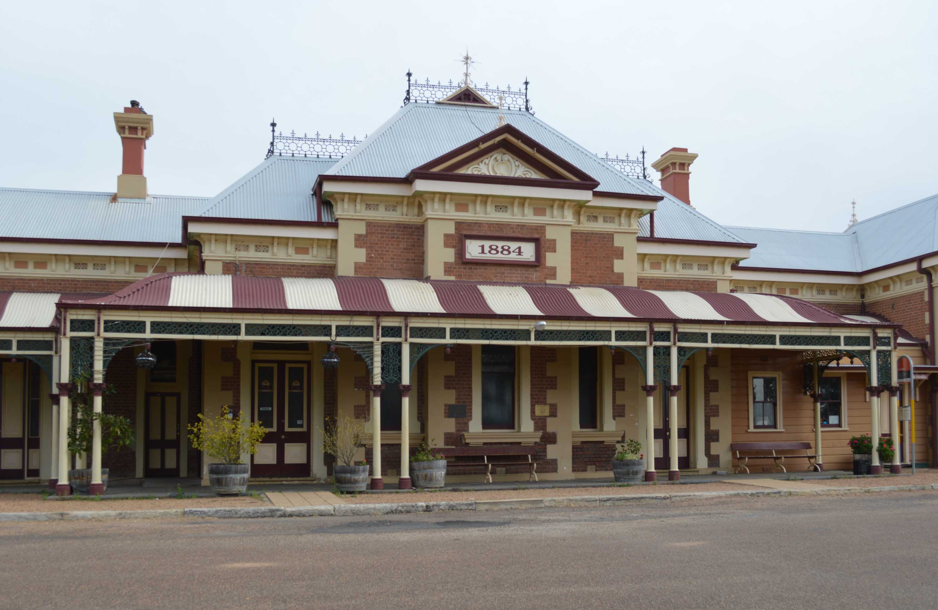 Revel in the relaxation of Mudgee and the celebrated Huntington ...