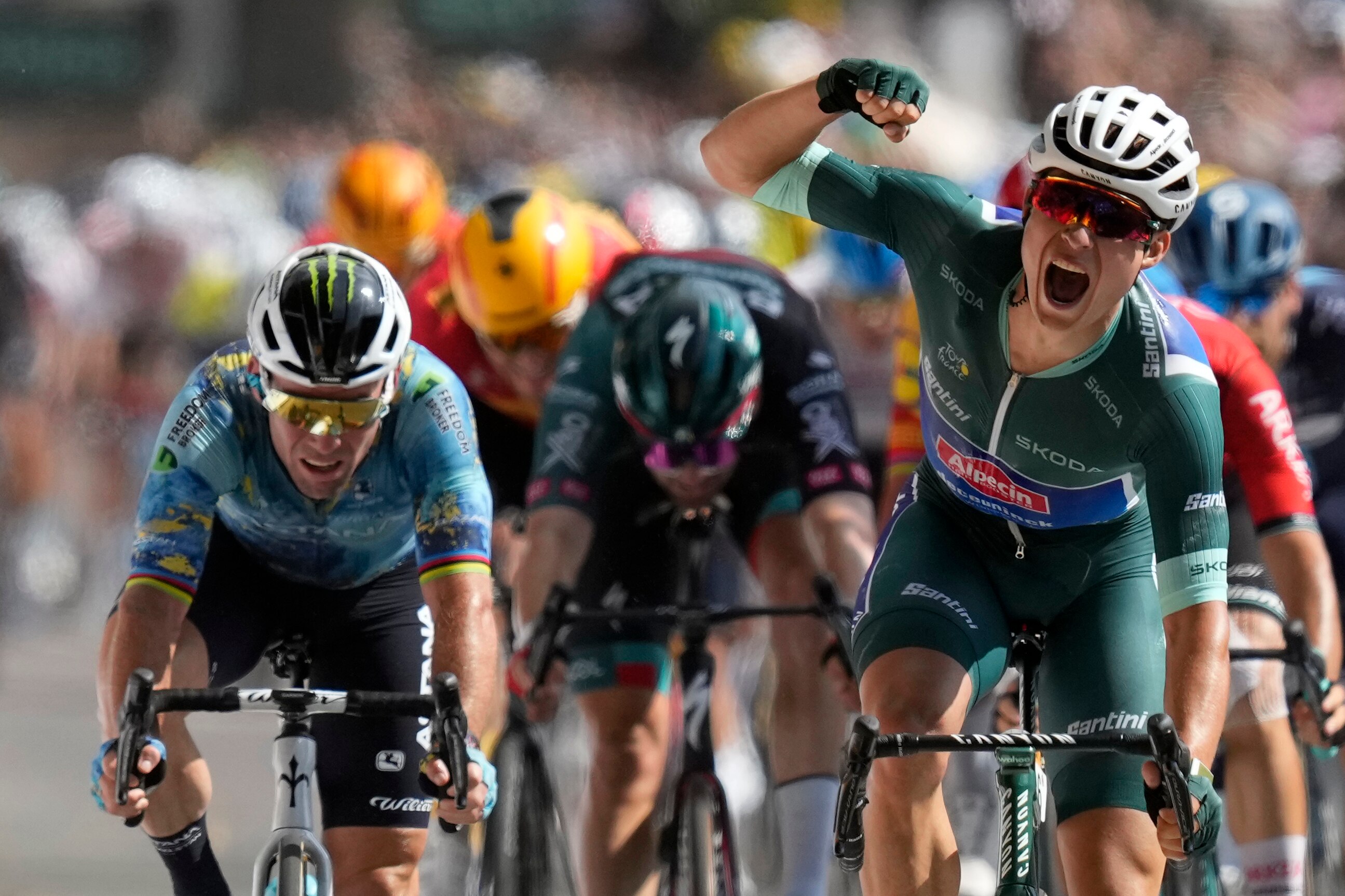 Mark Cavendish crashes out of Tour de France, loses chance to break stage record - ABC News