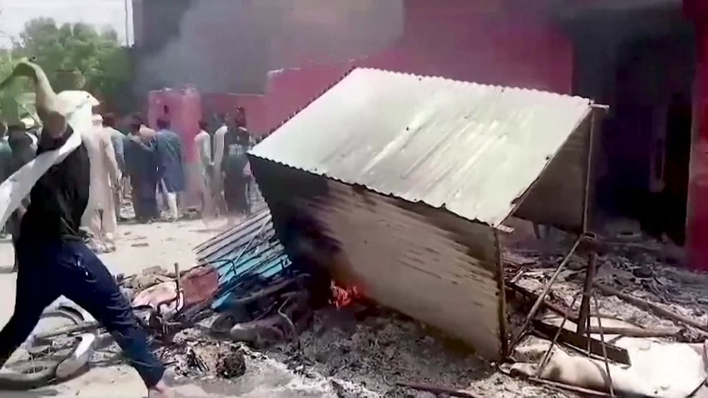 Riots break out in eastern Pakistan over Koran desecration claims - ABC ...