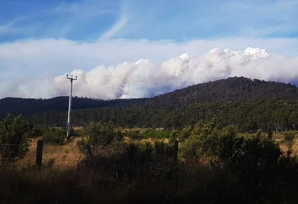 Tasmanian small town of Miena ready to flee as bushfire sends smoke ...
