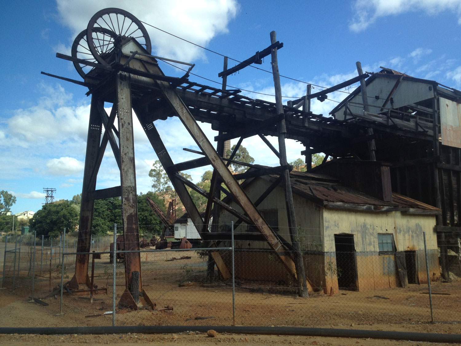 WA mining firm seeks to revive Mount Morgan gold mine near Rockhampton ...