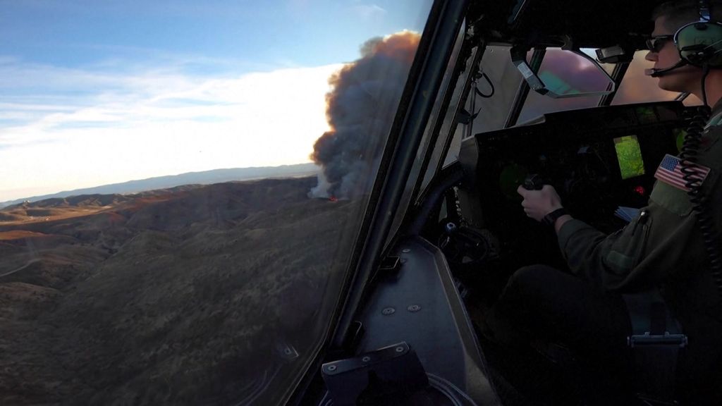 Firefighters battle wildfires in California - ABC News