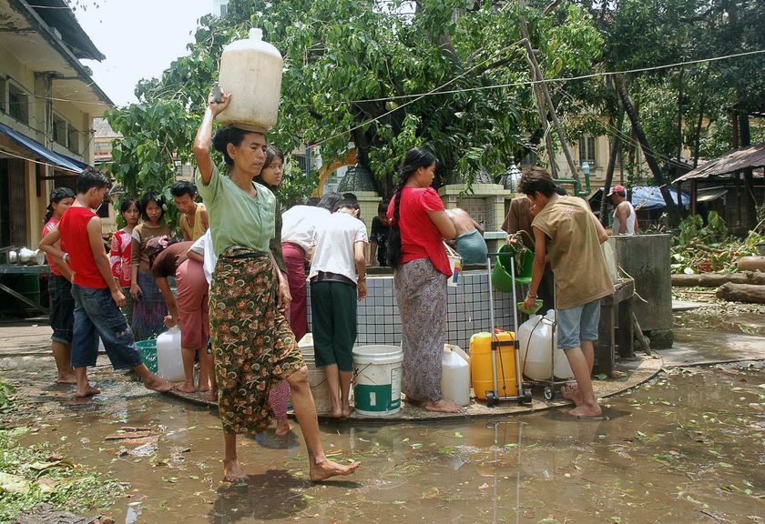 Visa delays stall Burma relief efforts - ABC News