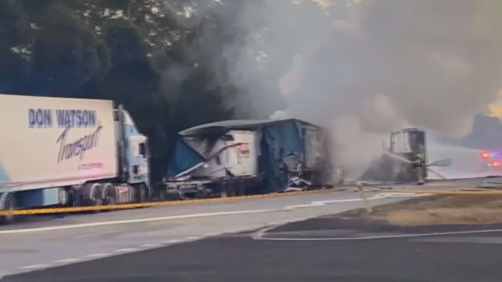 A truck crash has closed the Pacific Highway near Kempsey. - ABC News