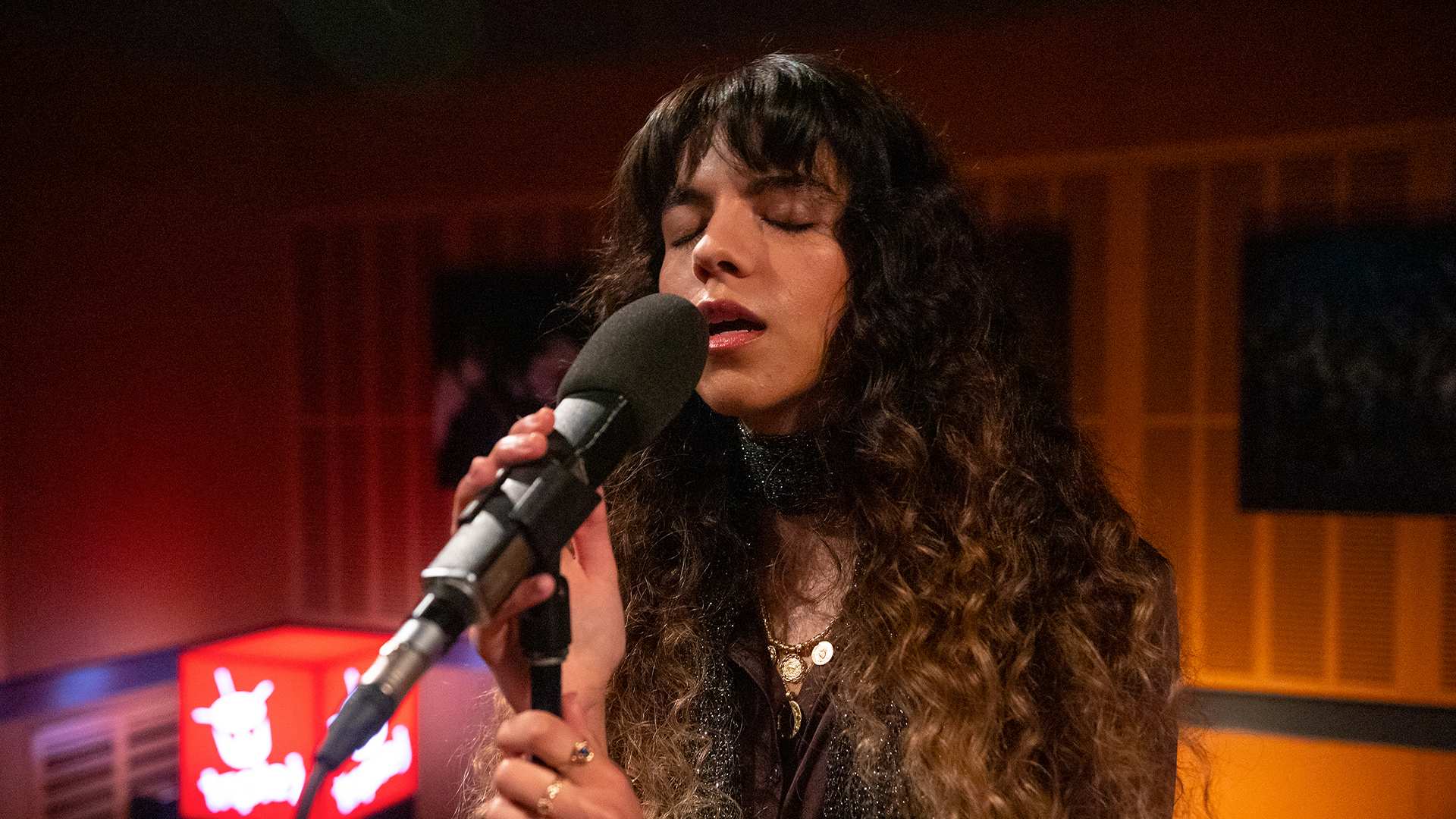 Azure Ryder covers Dua Lipa 'Don't Start Now' for Like A Version [2020 ...