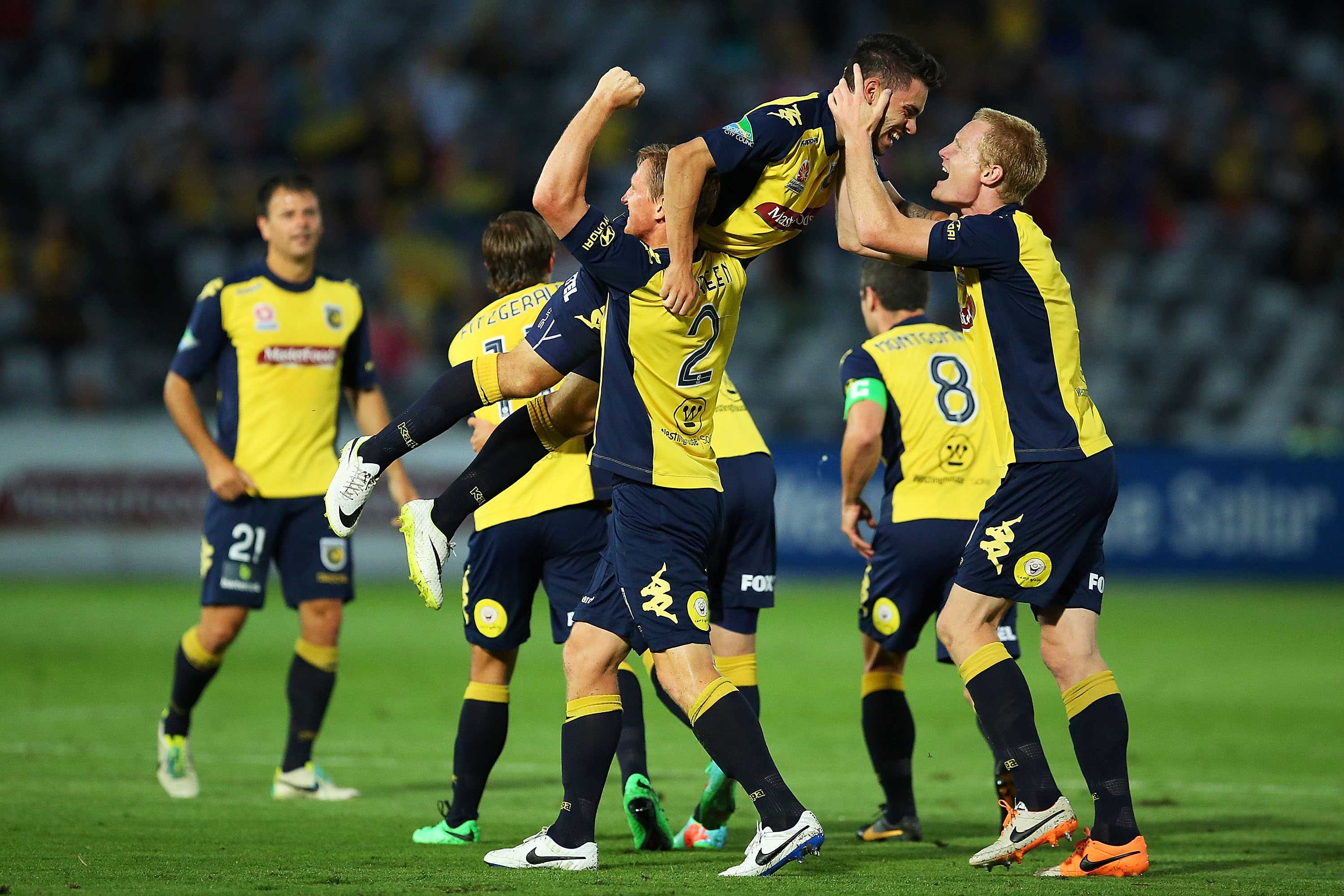 Central Coast Mariners flight to Perth for A-League clash with Glory ...