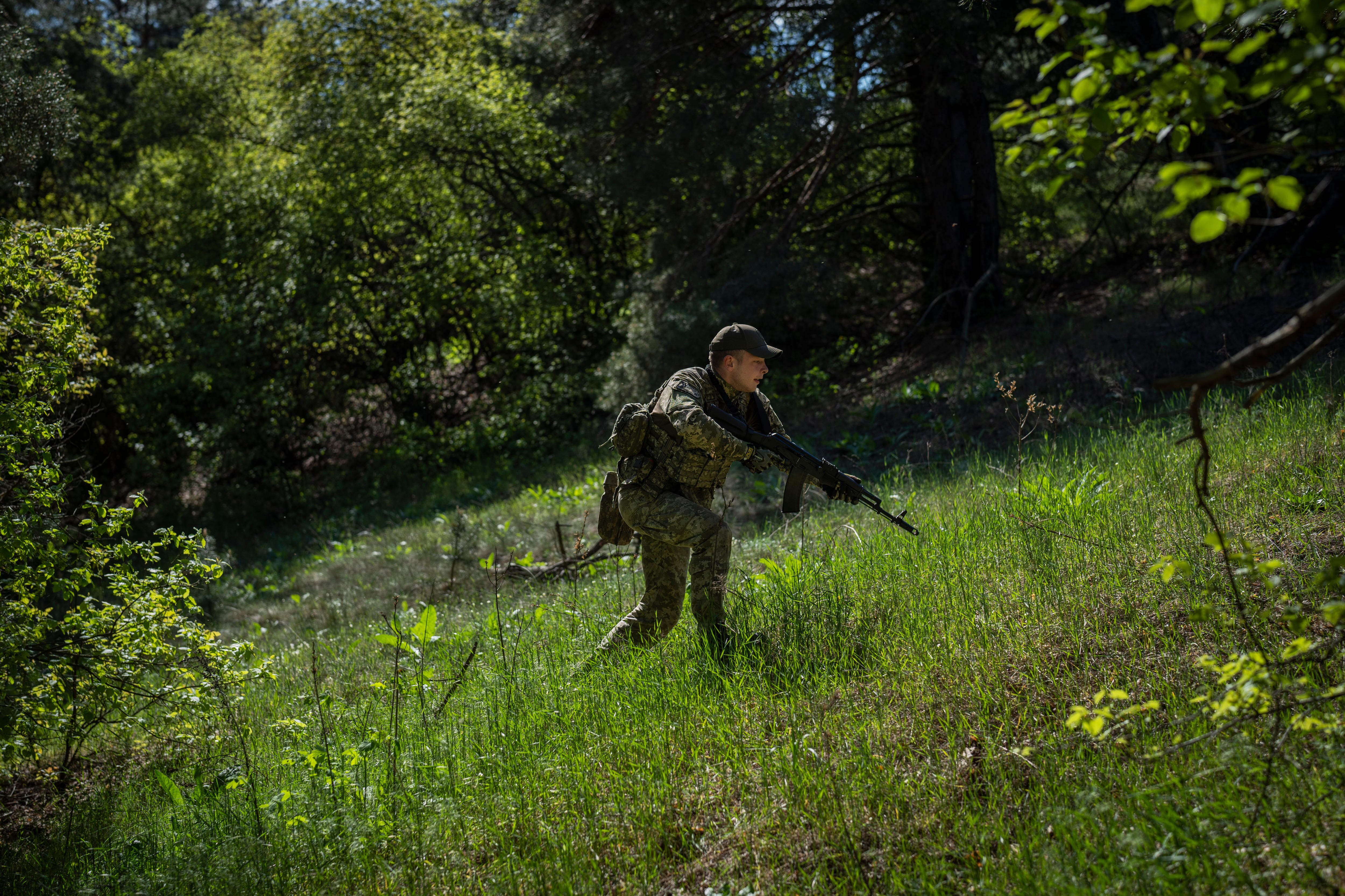 In Ukraine's forests, its soldiers race to prepare for…