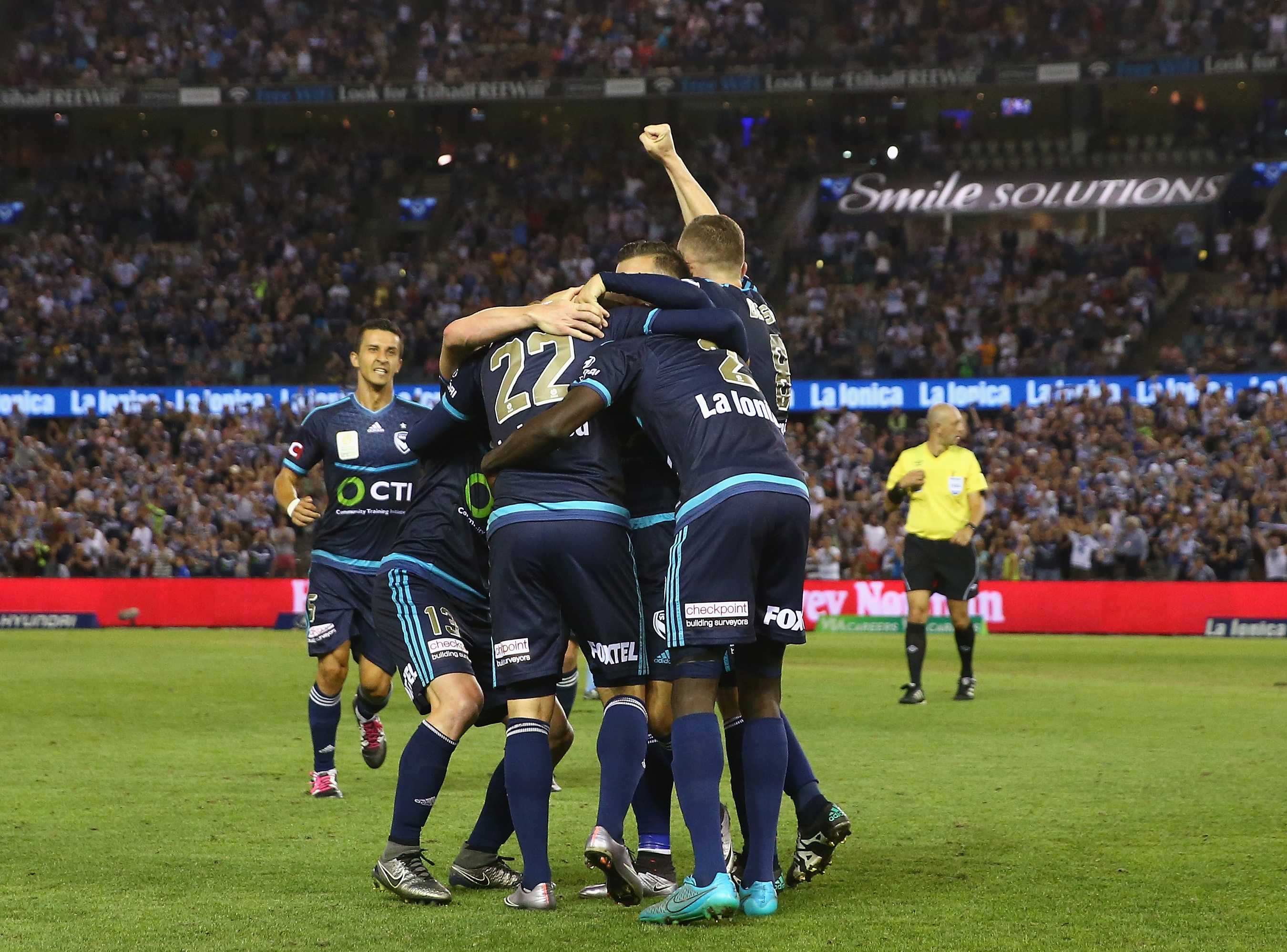 Melbourne Victory defeats Sydney FC 1-0 through Matthew Jurman own goal ...