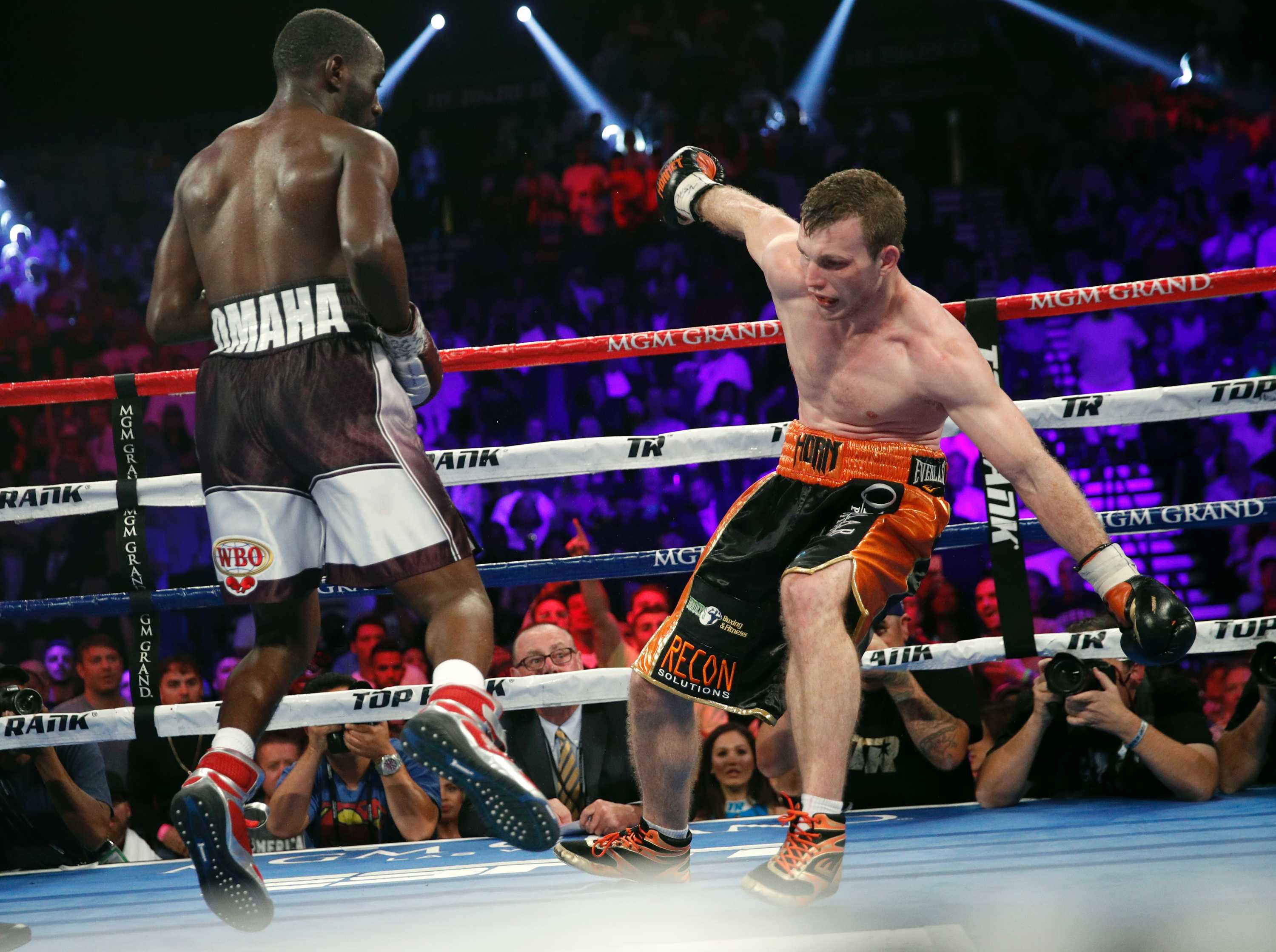 Terence Crawford defeats Jeff Horn by TKO to clinch WBO welterweight ...