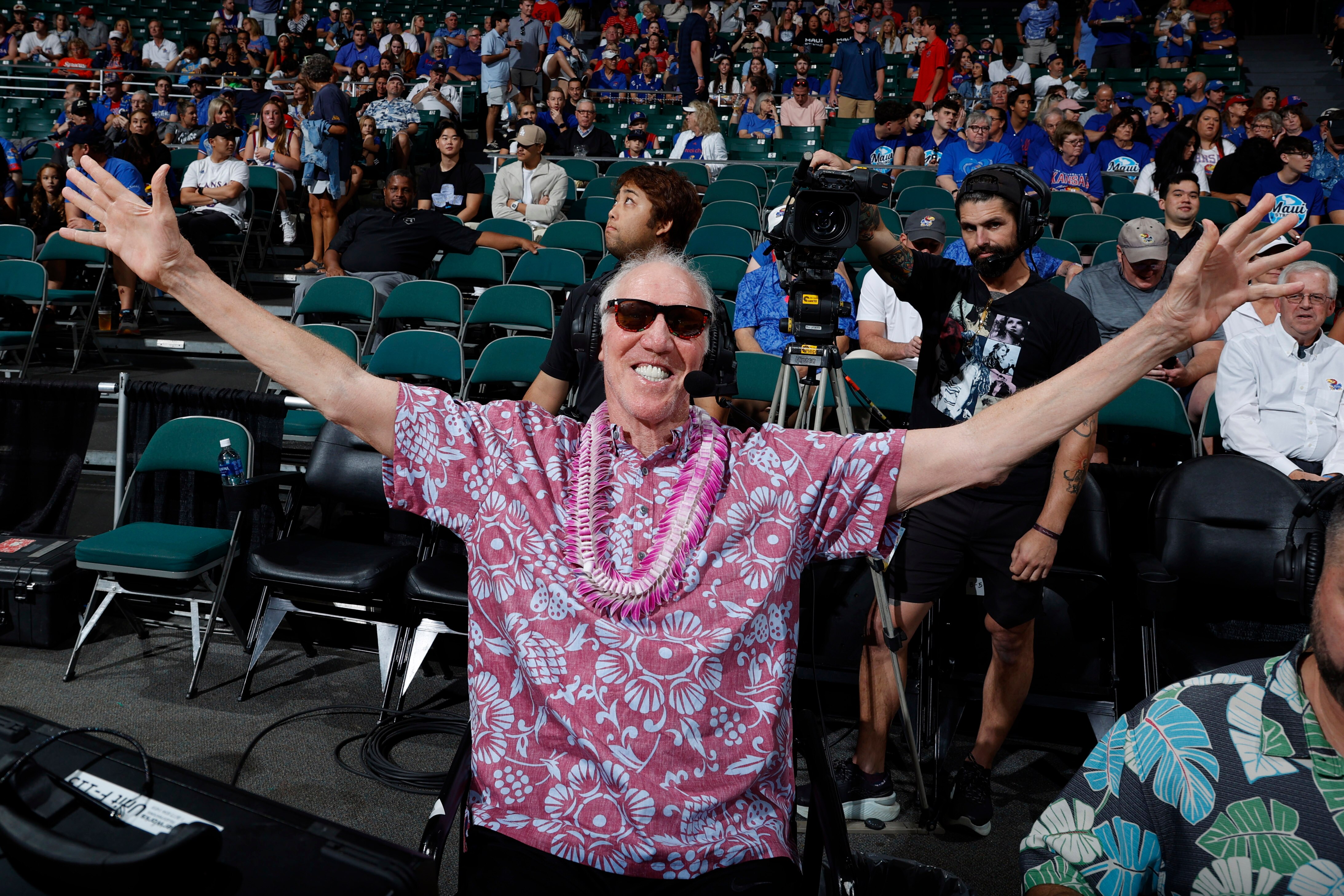 Basketball legend and broadcasting veteran Bill Walton dies aged 71 ...
