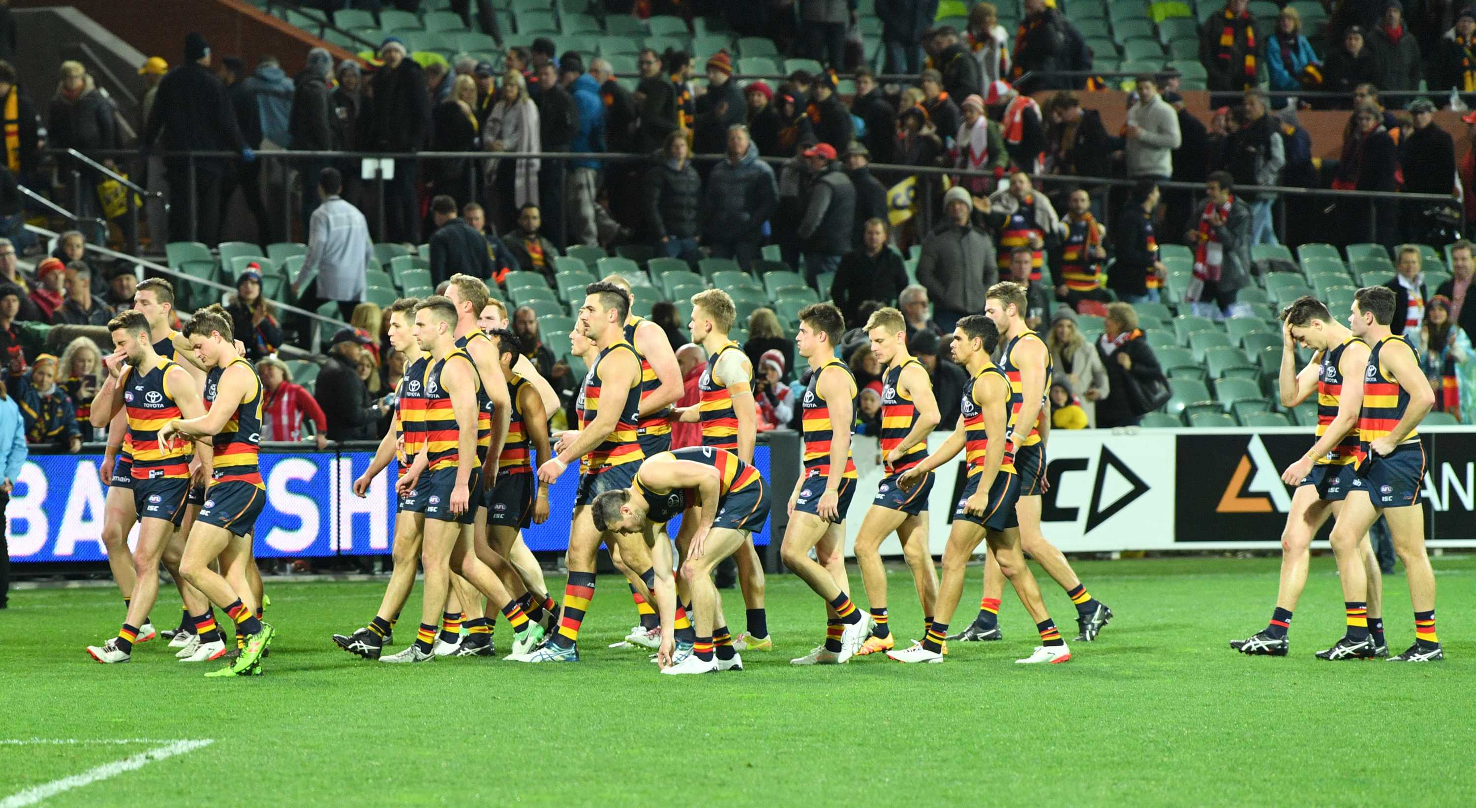 Adelaide Crows won't rest players after Sydney Swans AFL loss - ABC News