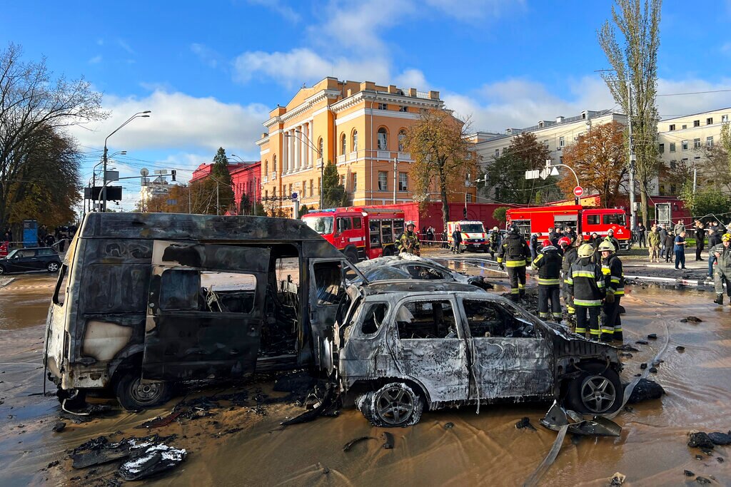 Deaths reported as explosions rock central Kyiv - ABC listen
