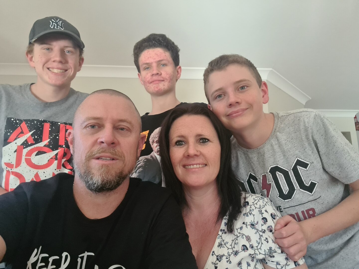 Queenslanders asked to remain vigilant as families linked to COVID-19 ...