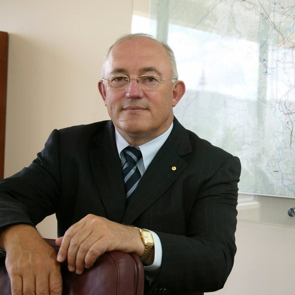 Loss of brothers behind Canberra businessman's move to help people ...