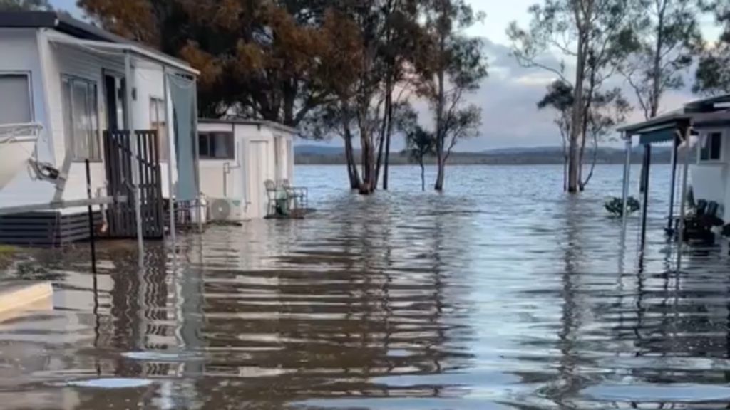Caravan park on NSW Mid North Coast inundated with flood water - ABC News