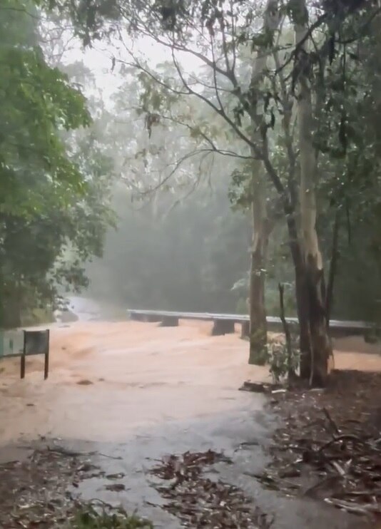 Moore Road Creek flooding - ABC News