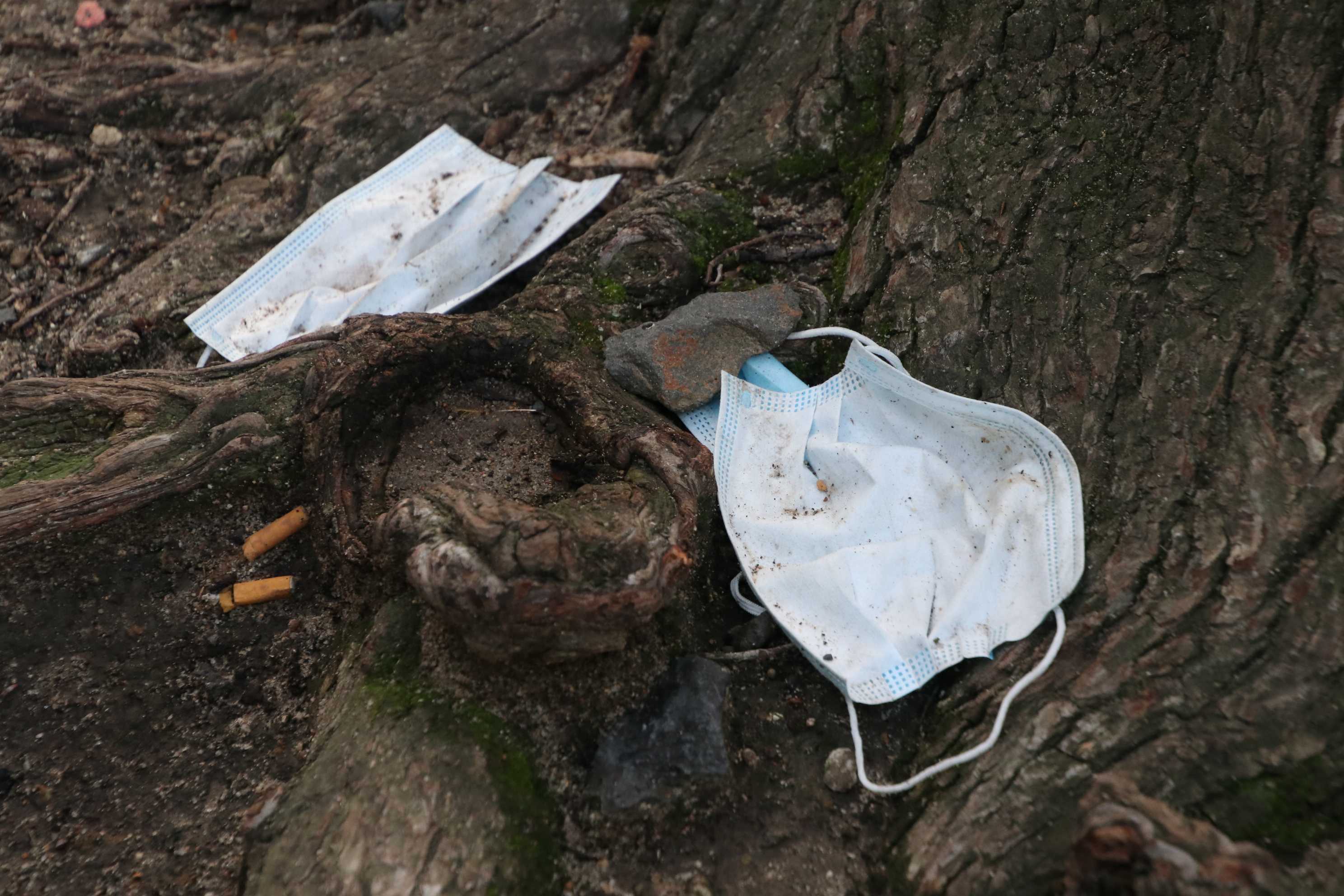 'It is breathtaking': Concerns raised over face mask waste - ABC listen