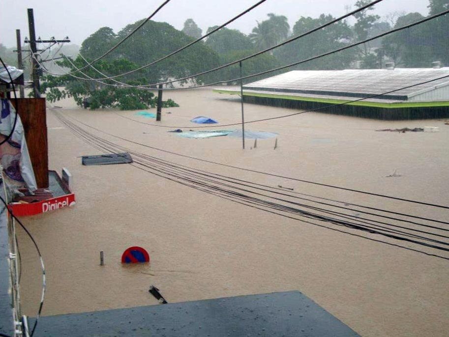 Flights on hold as floods bring chaos to Fiji - ABC News