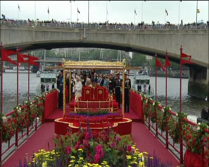 Jubilee river pageant in honour of the Queen - ABC News