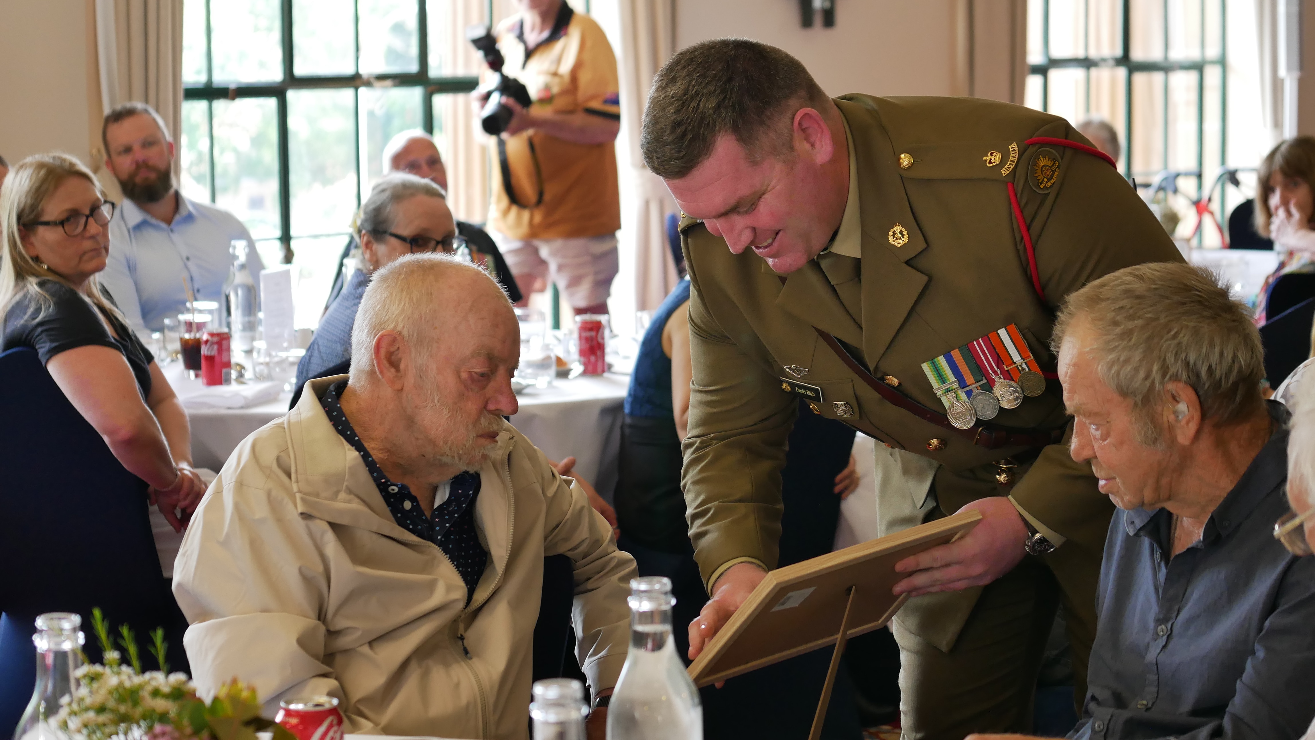 Vietnam veteran receives war medals after decades of being homeless in ...