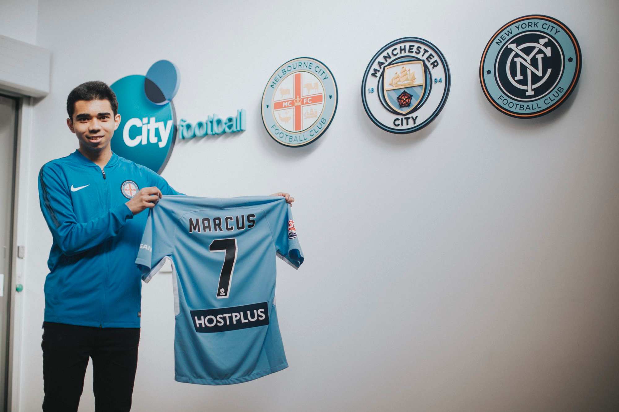 Marcus Gomes is making hella cash playing video games - triple j