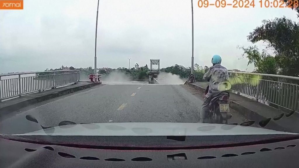Dashcam footage captures bridge collapse during Typhoon Yagi - ABC News