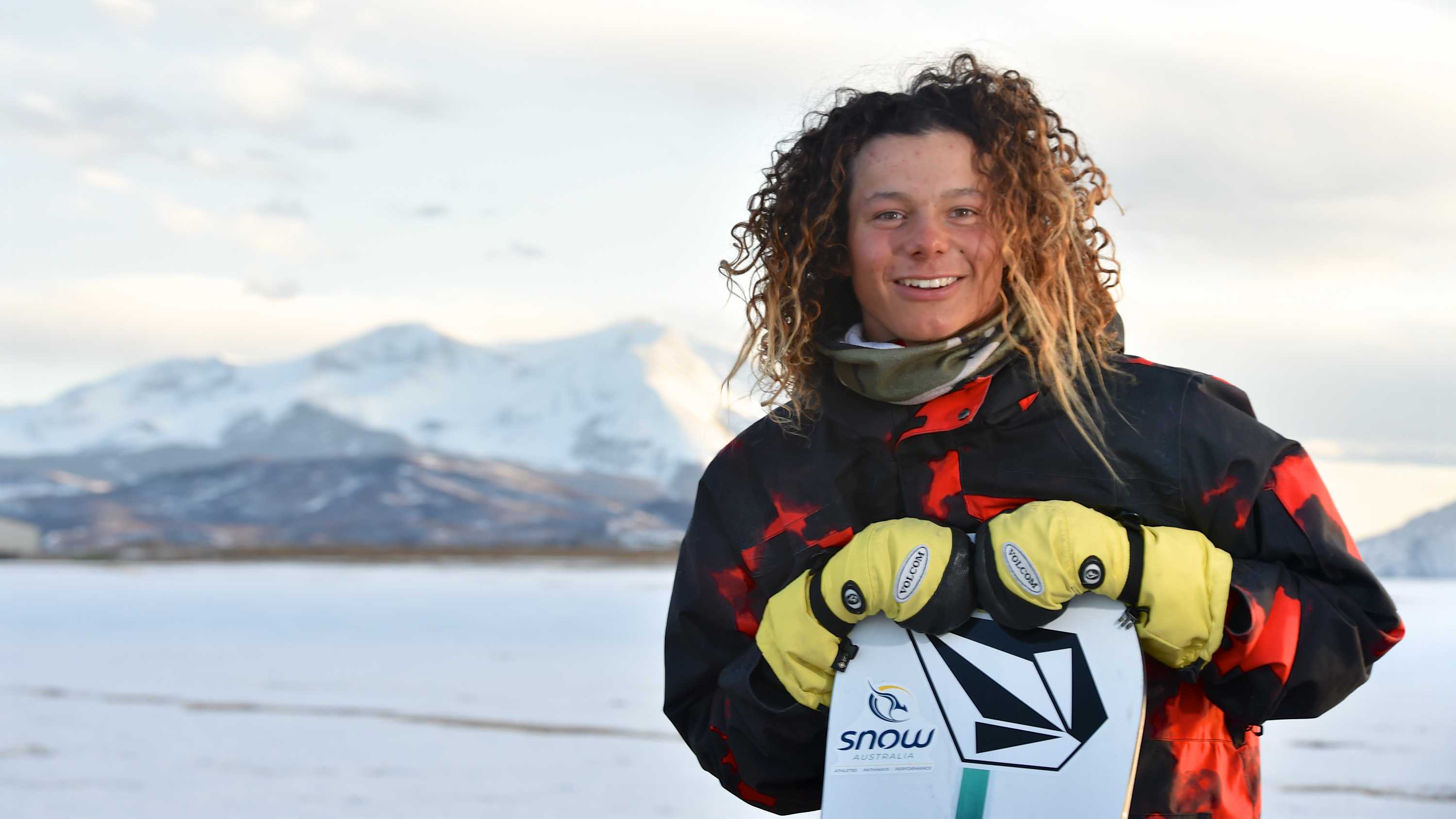 South Coast snowboarder breaks halfpipe world record at just 15 - ABC ...