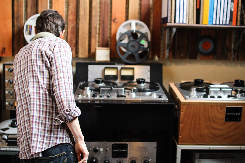 Writing, analog recording, mastering and launching an EP in four days ...