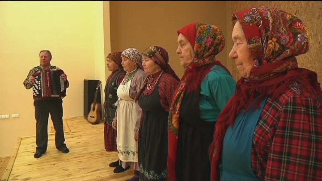 Russia's singing Babushkas fully-booked - ABC News