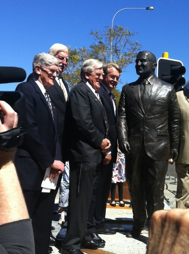 Sir Charles Court statue unveiled in Perth CBD - ABC News