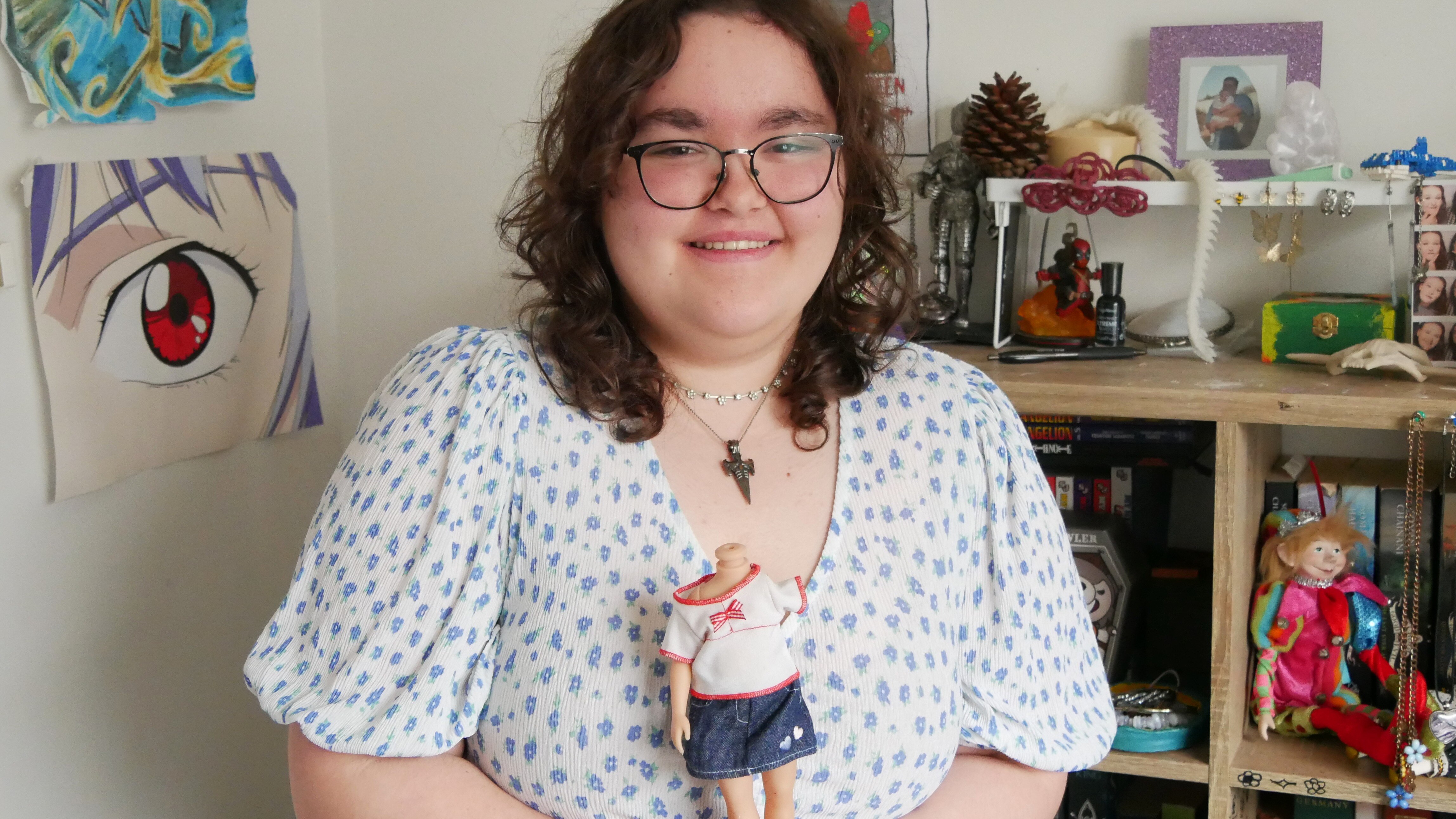 Artist Bella and her unique doll hobby - ABC listen