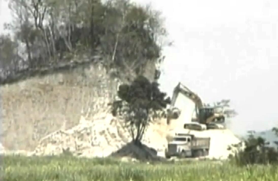 Mayan pyramid demolished for road fill - ABC News