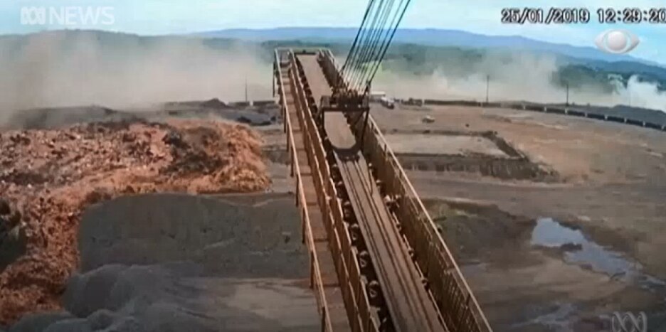 Dramatic footage shows the terrifying moment an entire hillside ...