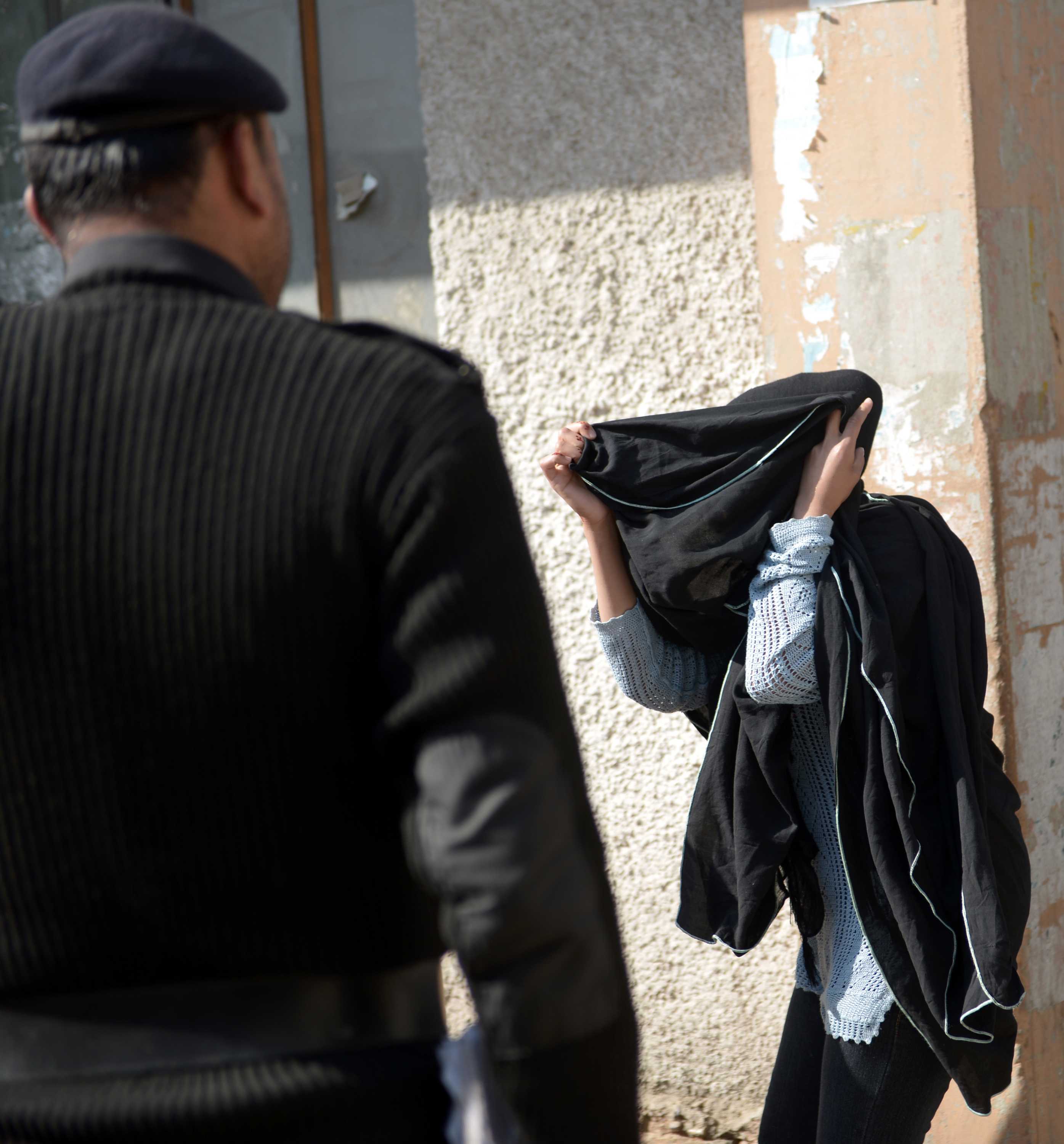 Pakistan jails British woman for drug-smuggling - ABC News