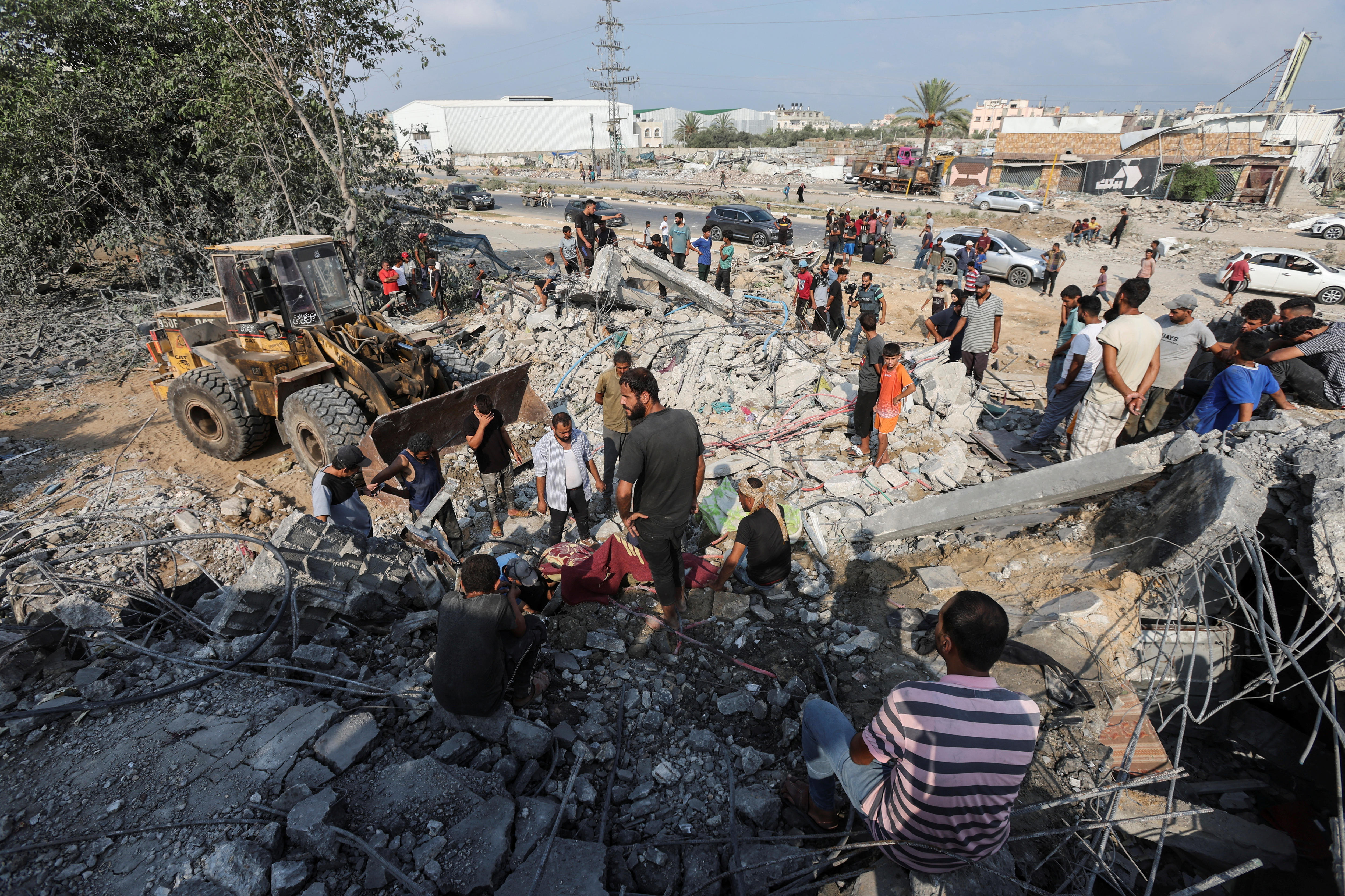 Central Gaza and southern Lebanon hit by Israeli strikes with 25 people ...