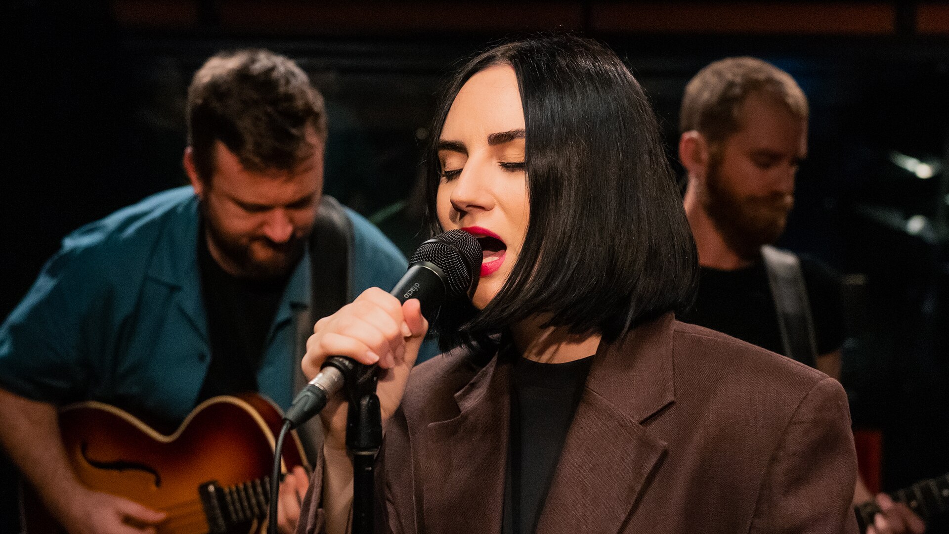 Meg Mac covers Billie Eilish 'No Time To Die' for Like A Version - triple j