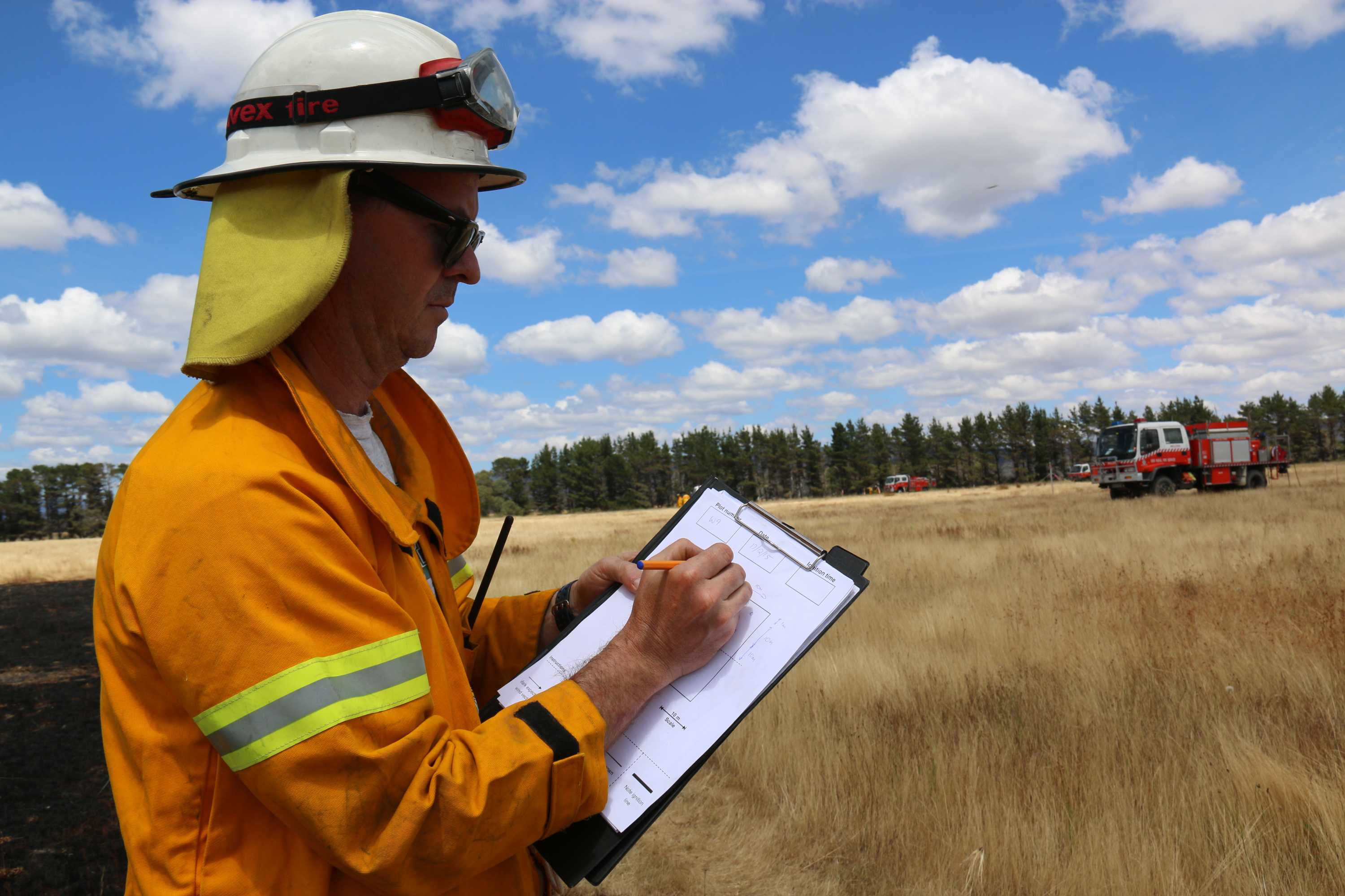 CSIRO researchers say bushfire prevention methods need to change - ABC News